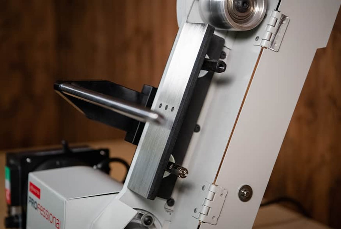 Axminster Professional Ultimate Edge V/Speed Sharpening System - 230V ...